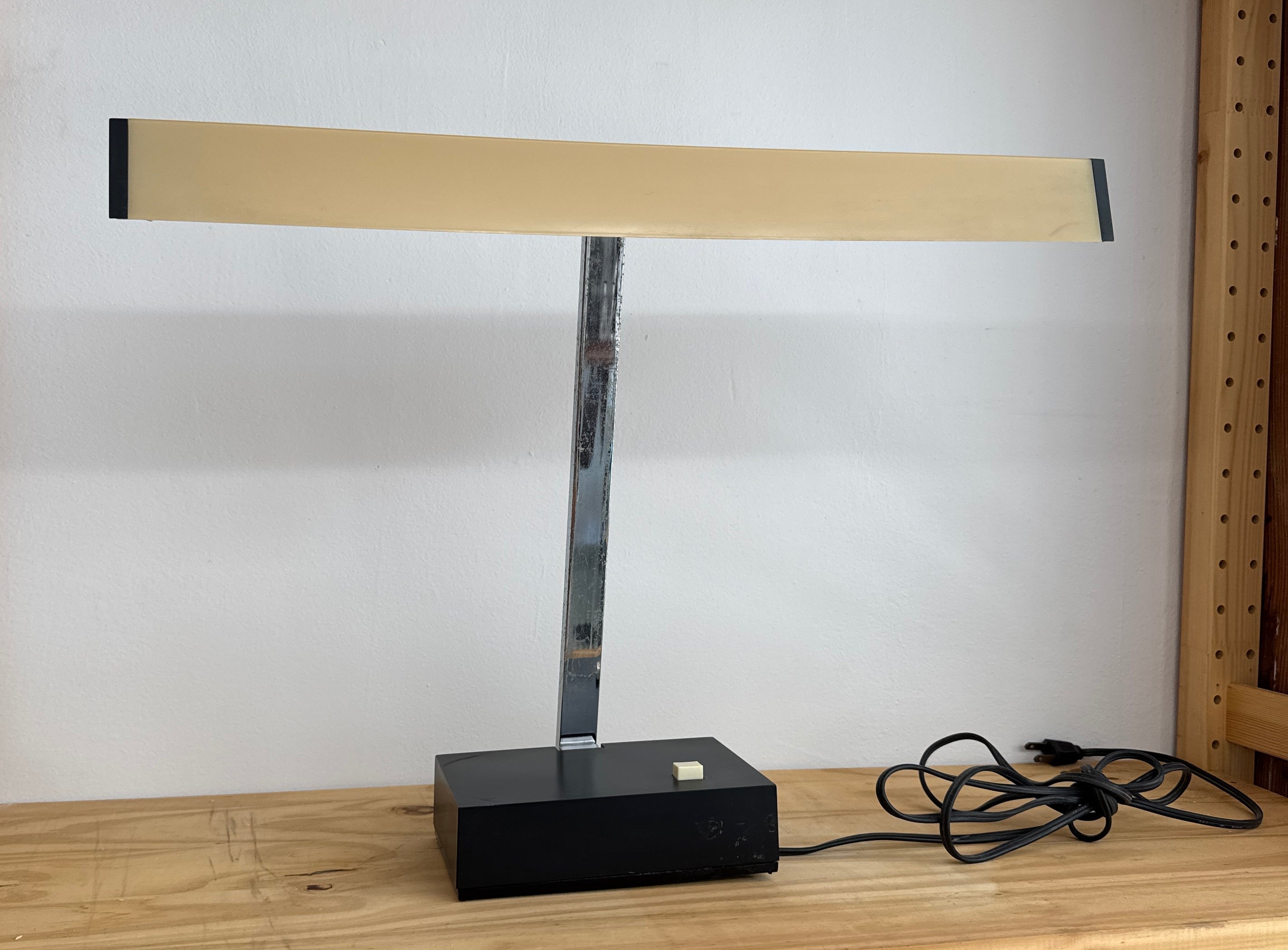 Lightolier Desk Lamp Model 8600 – HOME GUTS